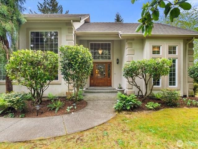 121 E Sterling Dr, Allyn, WA 98524