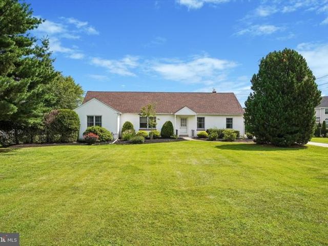 121 Eagle Rd, Newtown, PA 18940