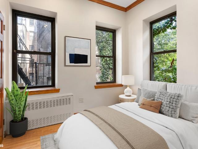 121 East 10th Street, New York, NY