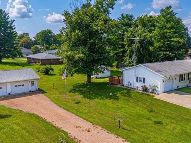 121 Elm St, Latham, IL 62543