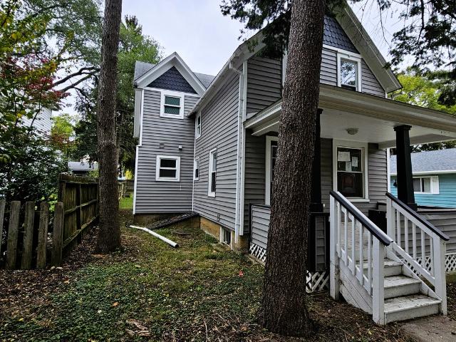 121 Fourth St, Libertyville, IL 60048 | MLS #12615 | Compass