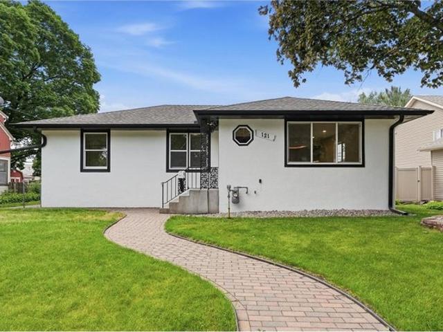 121 Frost St W, South Saint Paul, MN 55075