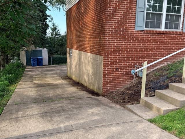 121 Knoll Dr
