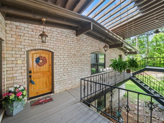 121 Holiday Lane