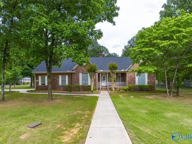 121 Honey Brook Dr, Toney, AL 35773