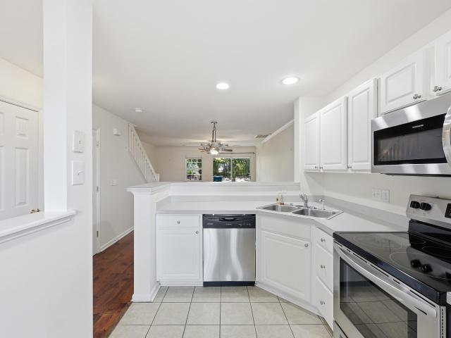 121 Hornby Circle