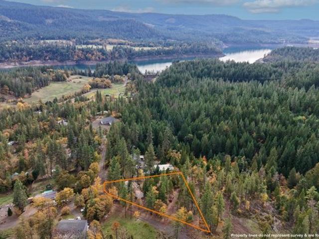 121 Horse Ranch Rd, Prospect, OR 97536