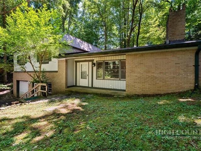 121 Horseshoe Dr, Boone, NC 28607