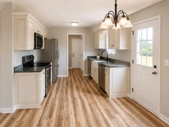 121 Hazelnut Ln