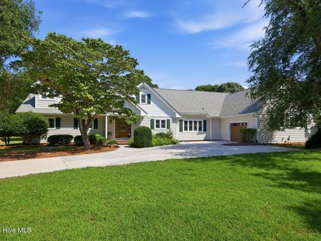 121 Harbour Dr, Hubert, NC 28539
