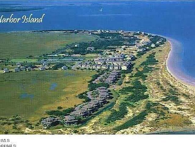 121 Harbour Key Dr, St. Helena Island, SC 29920 | MLS #193253 | Compass