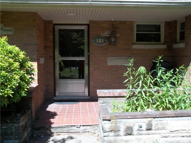 121 Hillcrest Dr