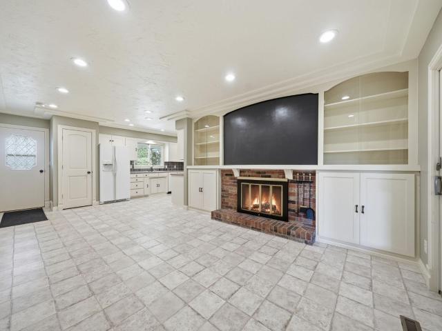 121 Hillcrest Drive