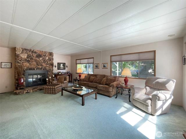 121 Ivy Lane