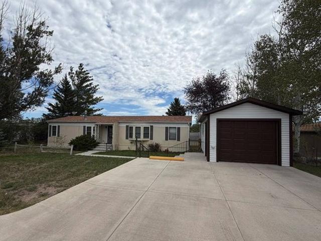 121 Onyx Ave, Lusk, WY 82225