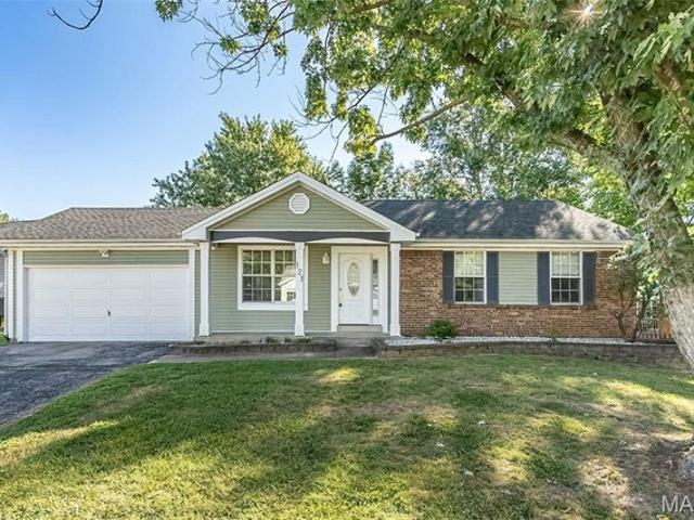 121 Oak Valley Dr, Saint Peters, MO 63376