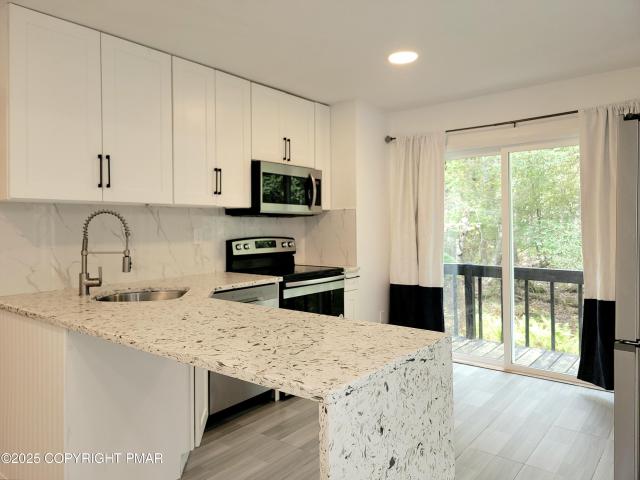 121 overland drive