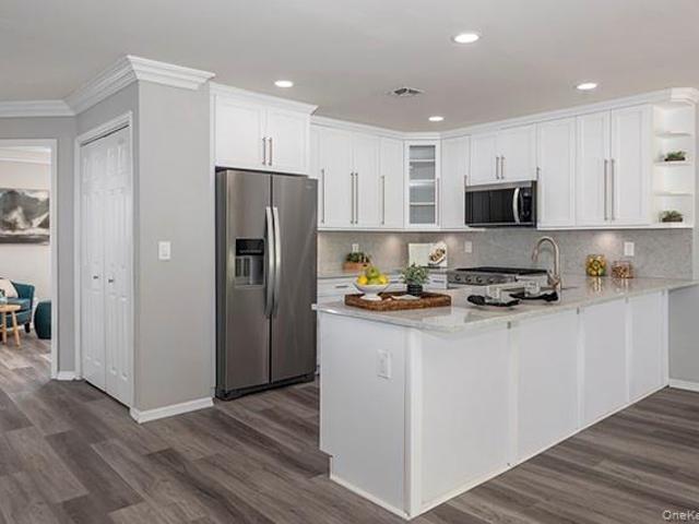 121 Overlook Drive 121