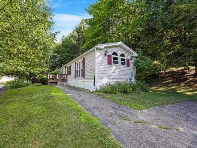 121 Logan Drive, Laconia, NH 03246 653779357