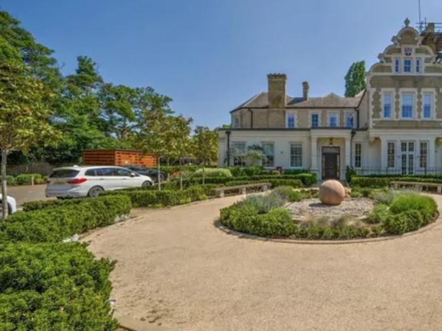 121 Latchmere Lane, London, KT2 5NX, United Kingdom | 1 bed apartment for rent #168119772 | Rentberry