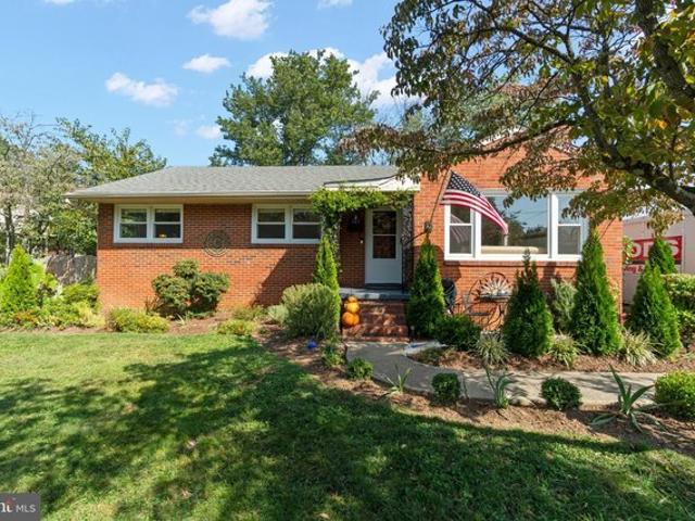 121 Laurel Ave, Fredericksburg, VA 22408