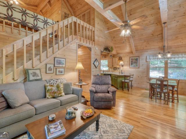 121 Laurel Ridge
