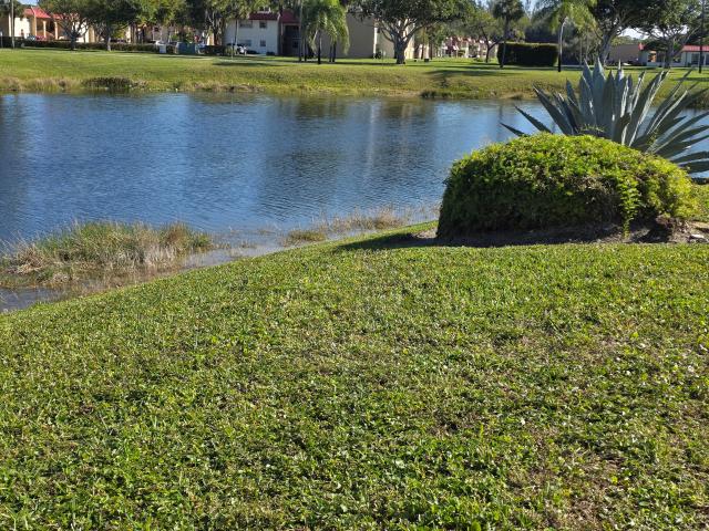 121 Lake Gloria Dr, West Palm Beach, FL 33411 | MLS #R11050