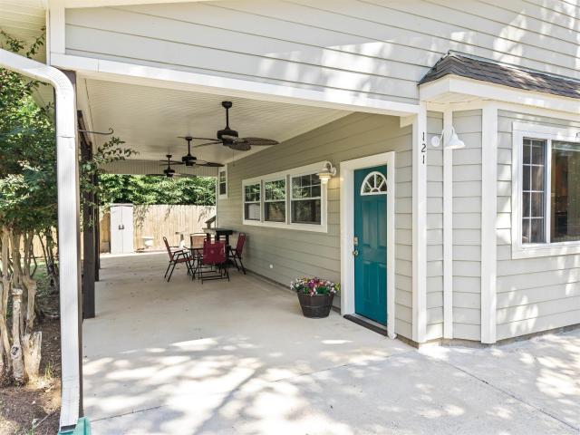 121 Lakehill Lane