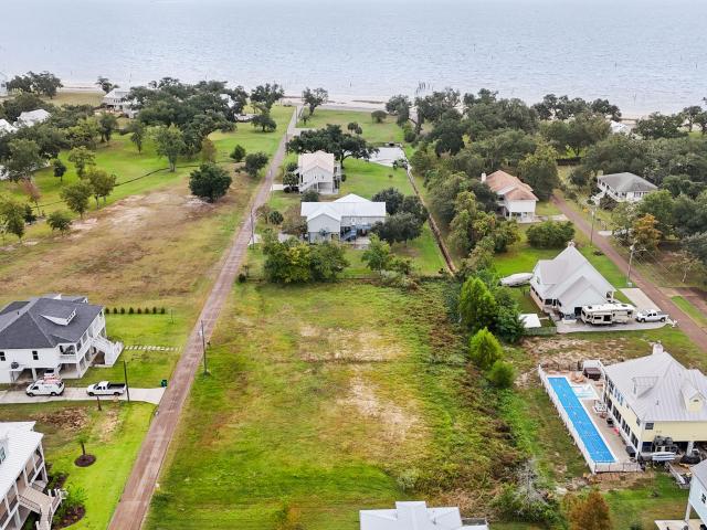 121 Lakewood Drive