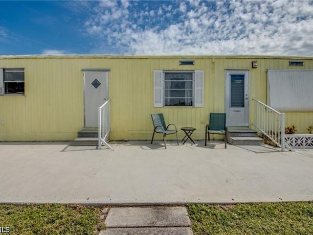 121 Lantern Pl, North Fort Myers, FL 33917