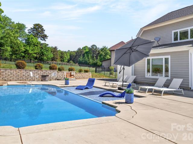 121 Leeward Shoals Lane
