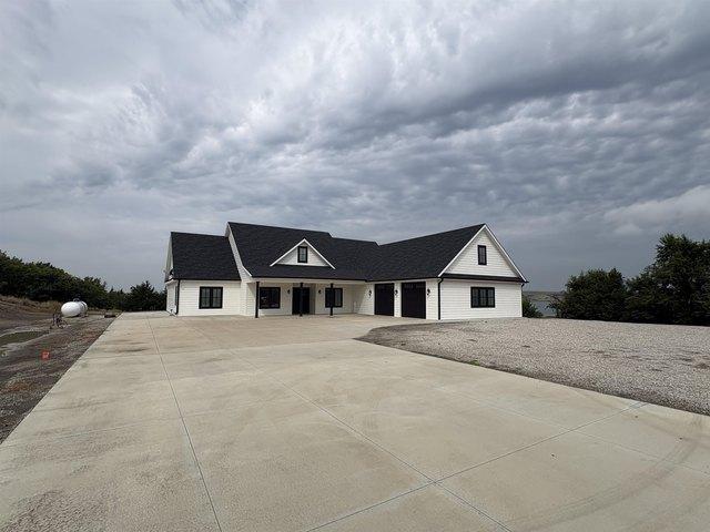 121 Lighthouse Cir, Sylvan Grove, KS 67481