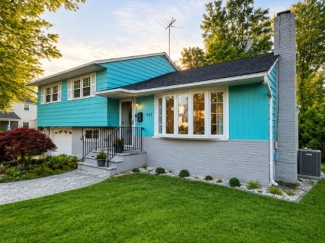 121 Mountain Ave
