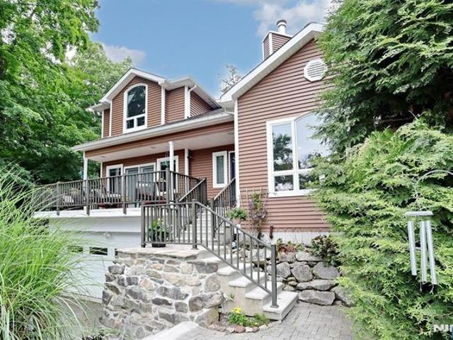 121 Magee Rd, Ringwood, NJ 07456