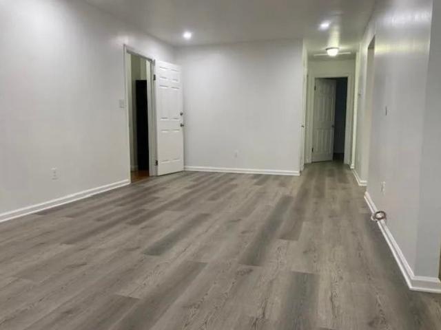 121 Mallory Ave # 3