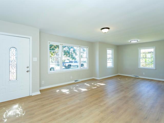 121 Meadowood Avenue