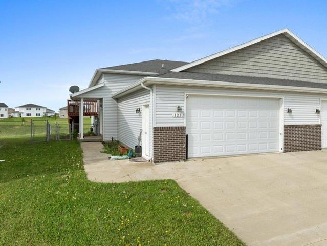 121 Mulberry Loop NE, Minot, ND 58703