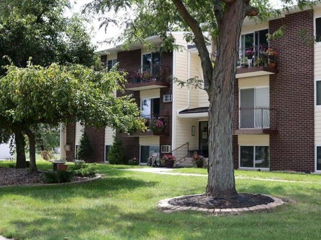 121 N West St Apt 22, Crown Point, IN 46307