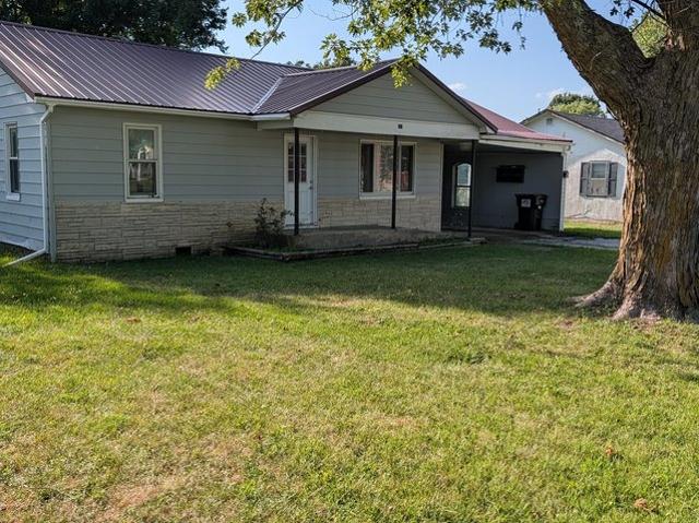 121 N Charles St, Seymour, MO 65746