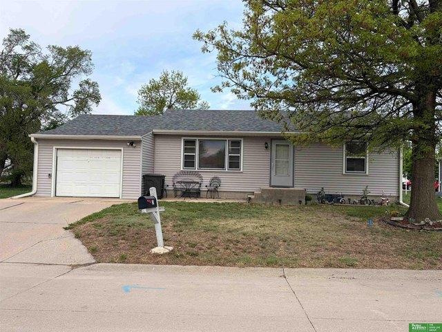 121 N Iowa Ave, York, NE 68467