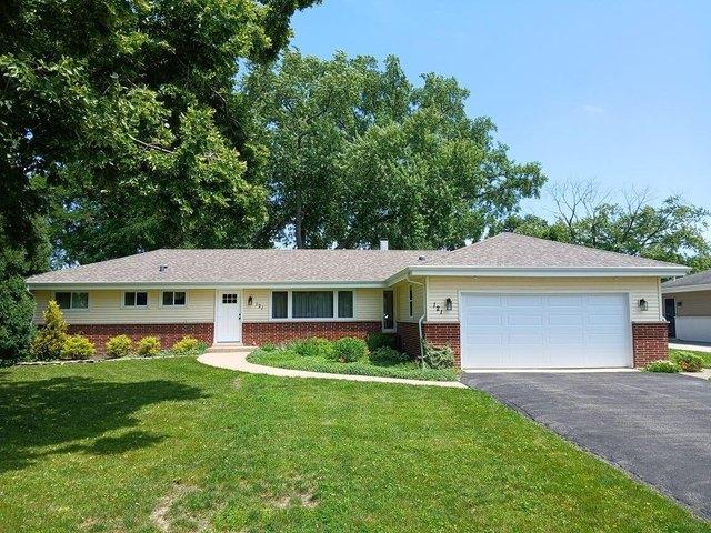 121 N Mandel Ln, Prospect Heights, IL 60070