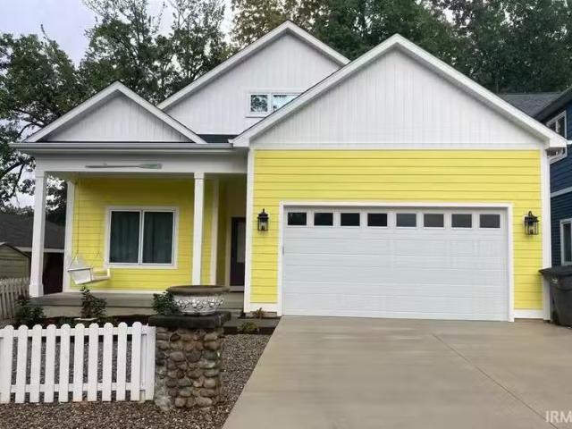 121 N Mulberry St, North Webster, IN 46555 MLS #202527022