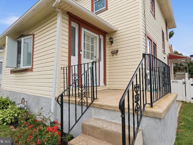 121 N Scott Avenue