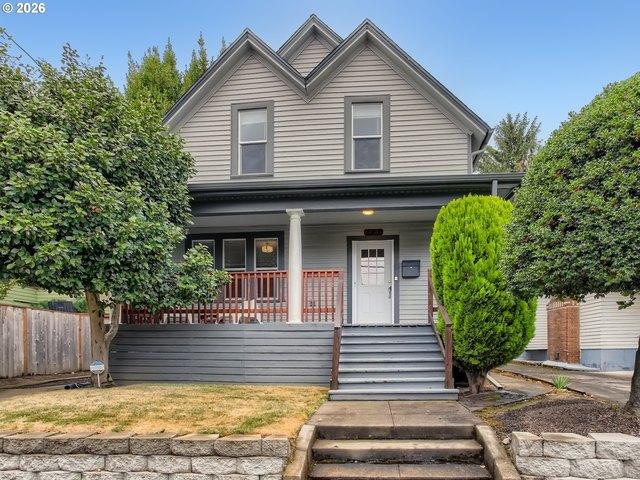 121 NE Knott St, Portland, OR 97212