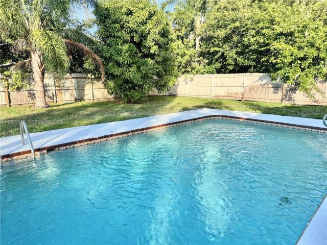 121 NE Prima Vista Blvd, Port St. Lucie, FL 34983 | MLS #A11990 | Compass