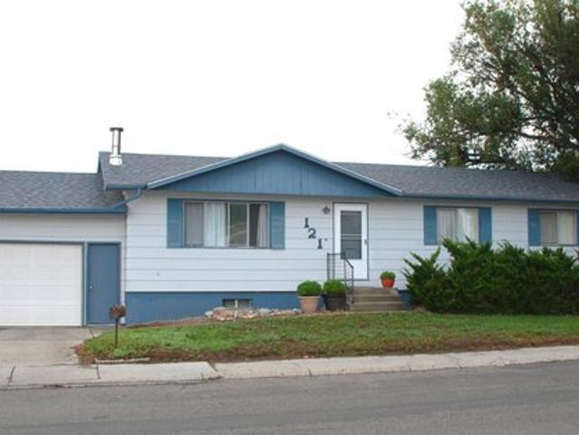 121 S 20th St, Worland, WY 82401