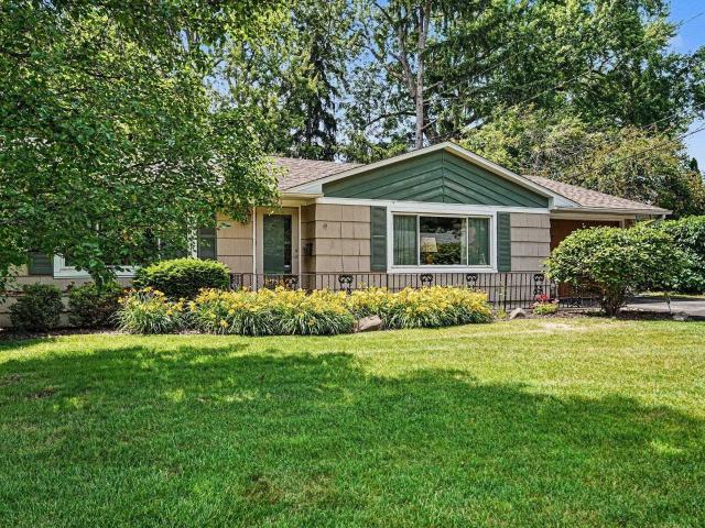 121 S Twyckenham Drive