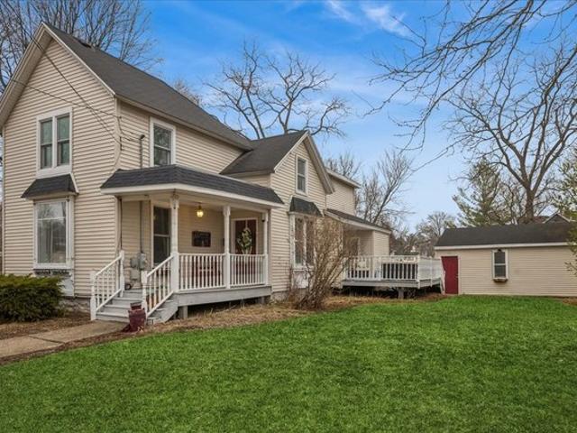 121 S Walkup Ave, Crystal Lake, IL 60014