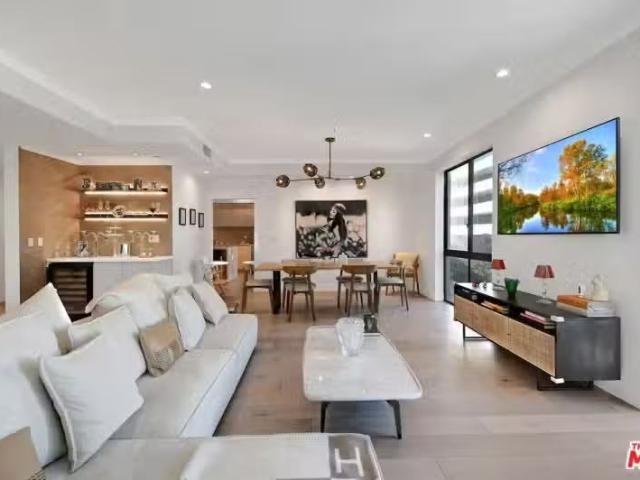 121 S Canon Dr, 201, Beverly Hills, CA 90212