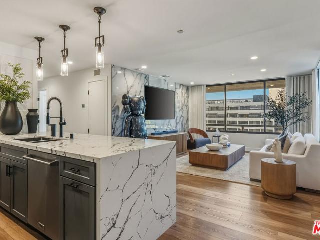 121 S Hope Street 334